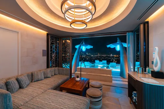 Cloud 22 Dubai: Luxurious Infinity Pool & Rooftop Bar @ Atlantis The Royal