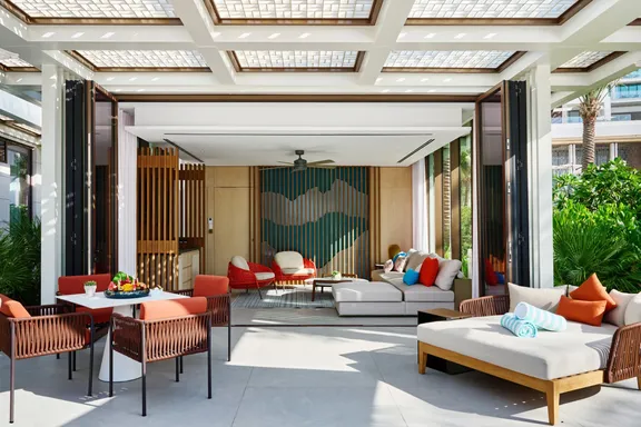 Best Infinity Pool (with Pool Lounging) & Private Beach @ Atlantis The ...