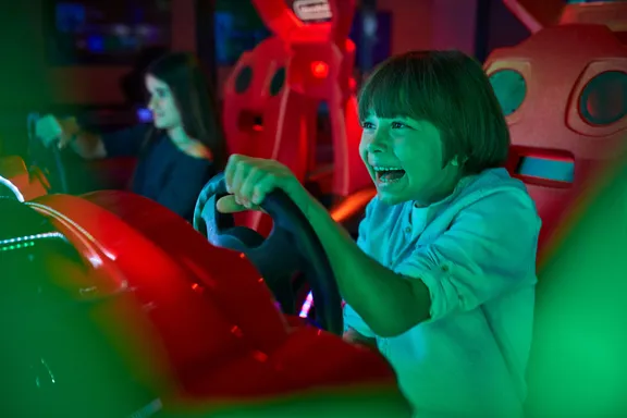 Wavehouse Dubai: Family Restaurant with Live Music, Arcades & Bowling ...