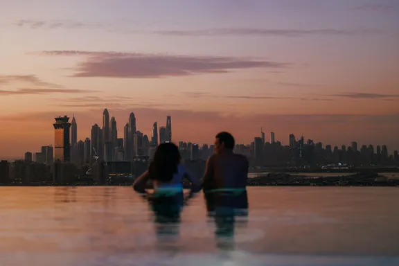 Cloud 22 Dubai: Luxurious Infinity Pool & Rooftop Bar @ Atlantis The Royal