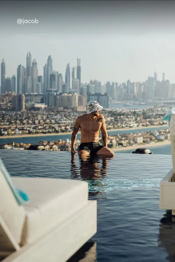 Cloud 22 Dubai: Luxurious Infinity Pool & Rooftop Bar @ Atlantis The Royal