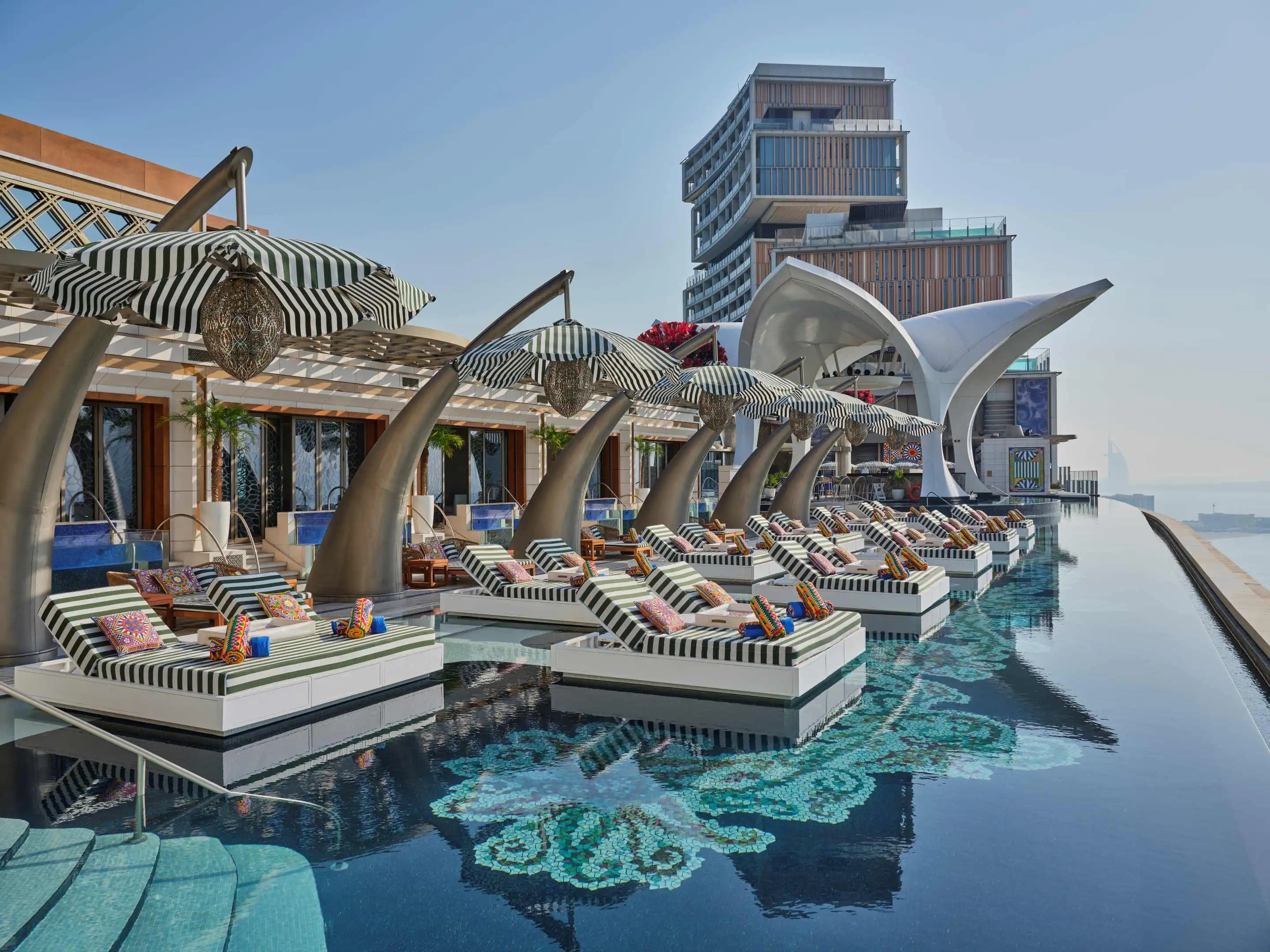 Cloud 22 Dubai: Luxurious Infinity Pool & Rooftop Bar @ Atlantis The Royal