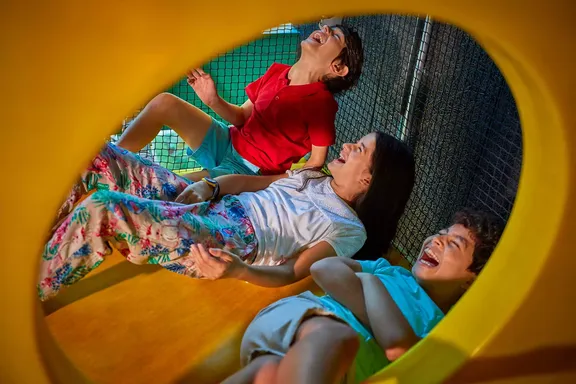 Wavehouse Dubai: Family Restaurant with Live Music, Arcades & Bowling ...