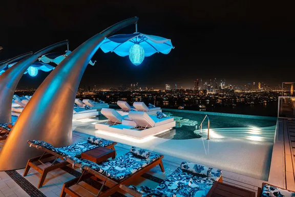 Cloud 22 Dubai: Luxurious Infinity Pool & Rooftop Bar @ Atlantis The Royal