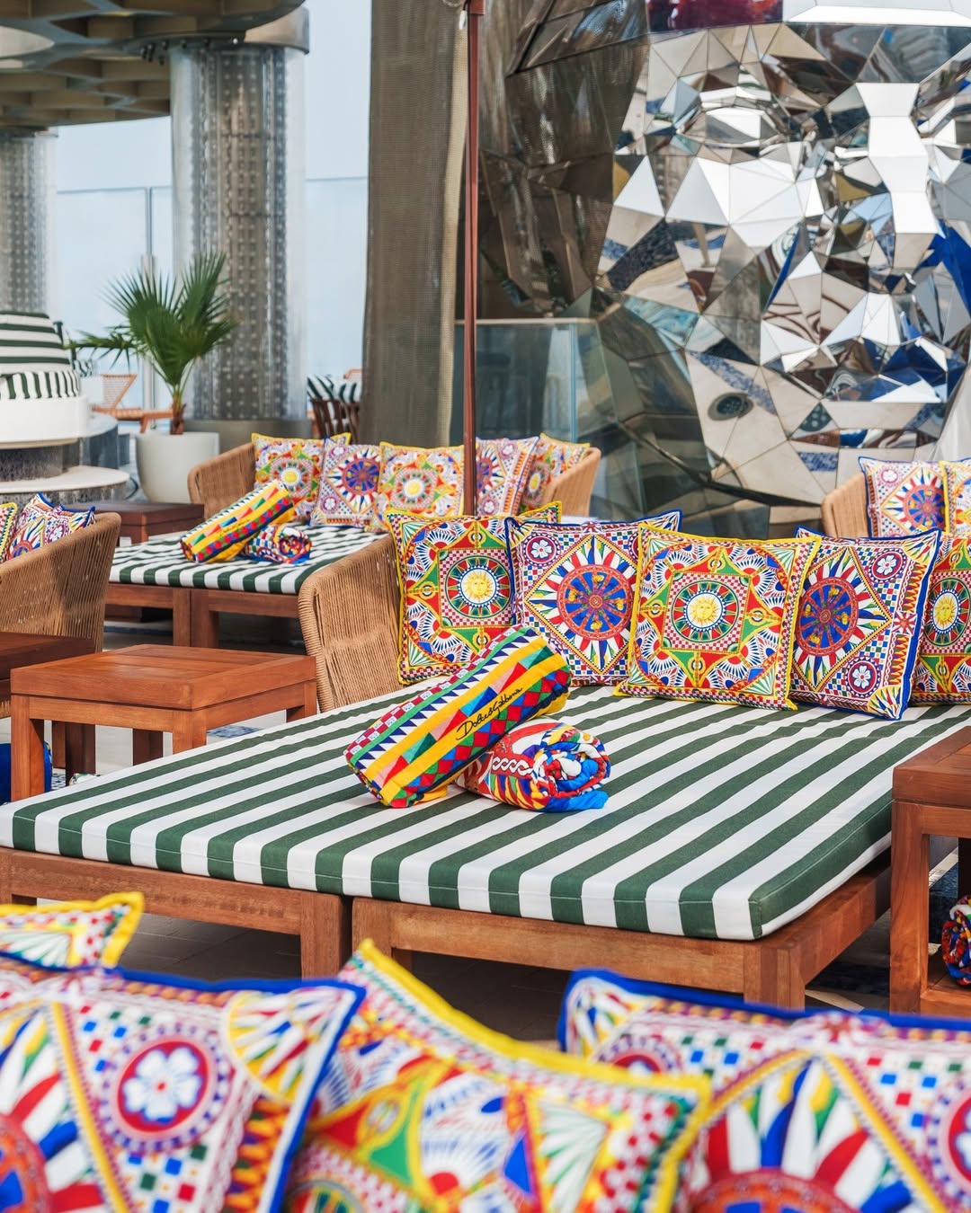 Cloud 22 Dubai: Luxurious Infinity Pool & Rooftop Bar @ Atlantis The Royal